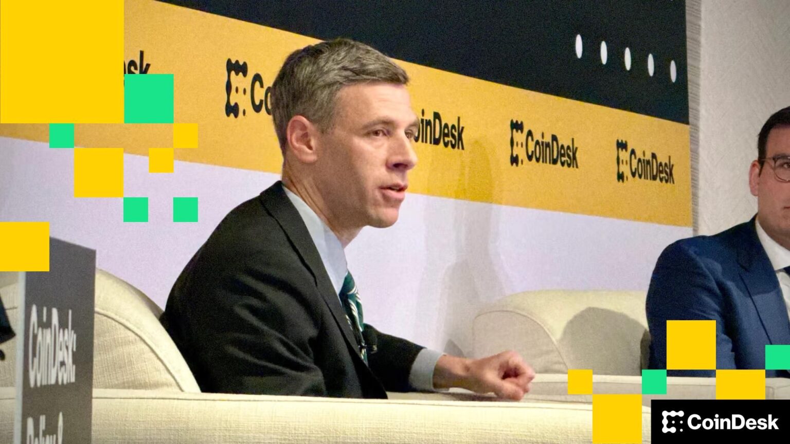 OCC Rejects Senator Warren’s Delay Request for World Liberty Bank Charter